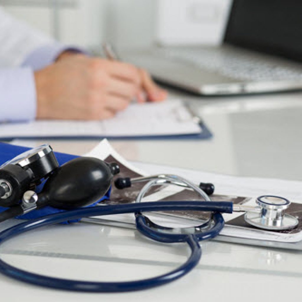 The Pros & Cons of Working as a Doctor in a Medical Practice ...